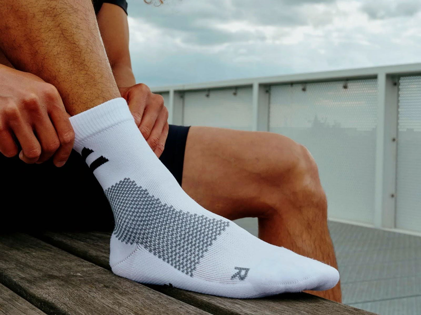 Compression Socks for Long Flights: What Actually Matters | CEP – CEP ...